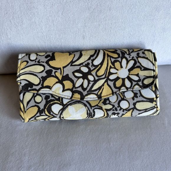 Lily Rose Boutique | Bags | Lily Rose Boutique Floral Long Wallet ...